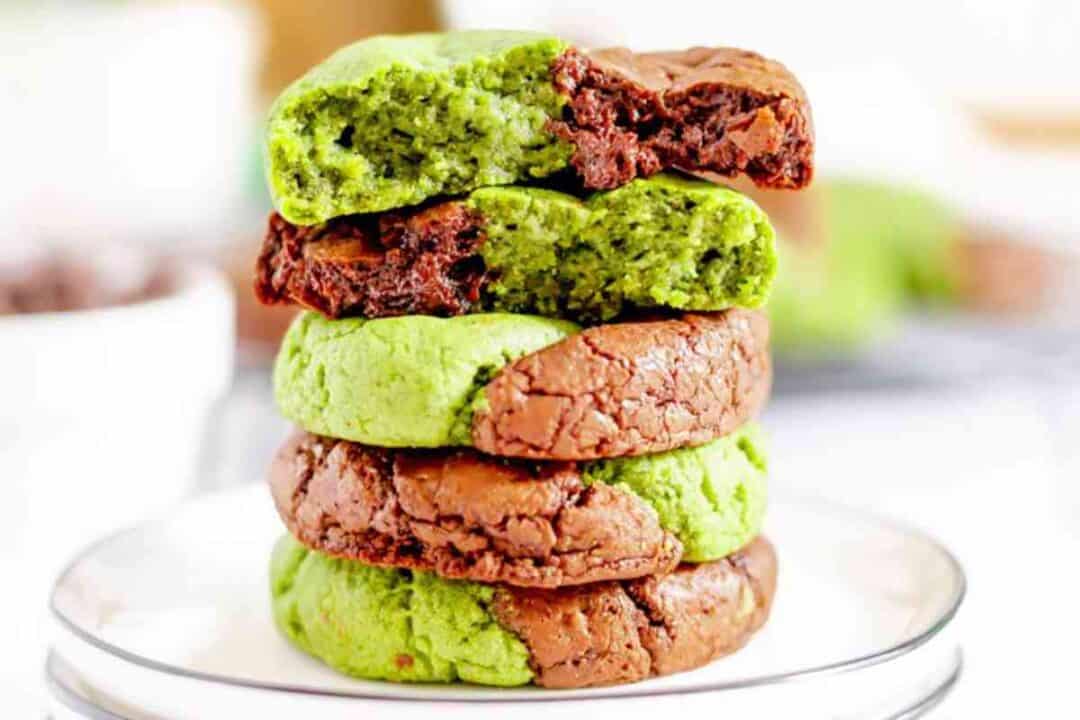 17+ St. Patrick's Day Green Desserts That Taste Amazing - Mama Needs Cake®