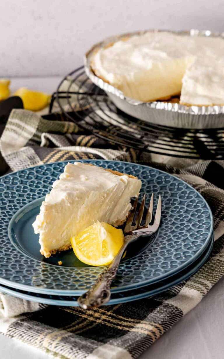 Easy Lemonade Pie - Mama Needs Cake®